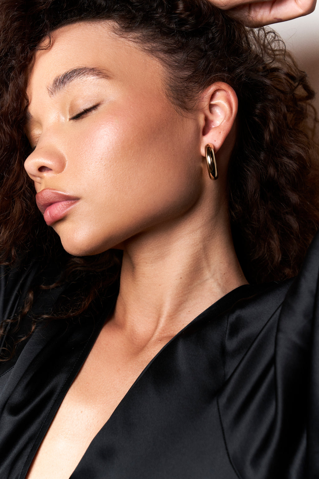 Small Sloane Hoops – Lili Claspe